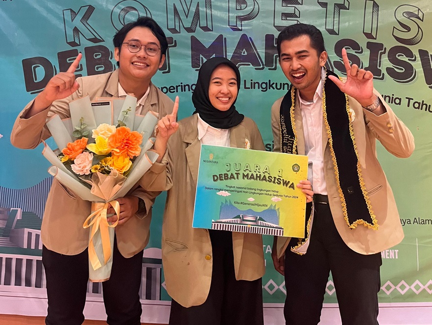 Tim Mahasiswa UGM Juara Lomba Debat Nasional Bidang Lingkungan Hidup ...