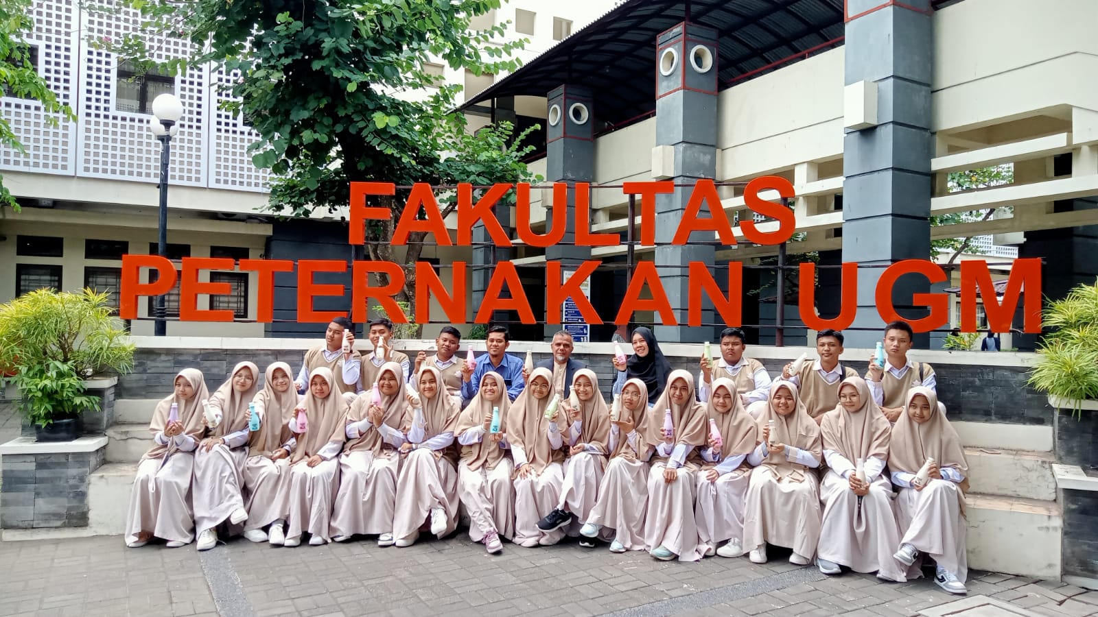 Siswa SMA IT Unggul Ad Durrah Medan Antusias Kunjungi Fapet UGM ...