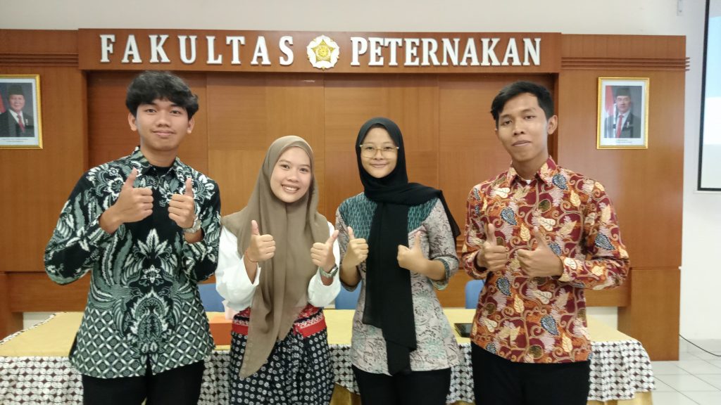 Fapet UGM Kirim 4 Mahasiswa Magang ke Peternakan Babi dan Ayam Layer di ...
